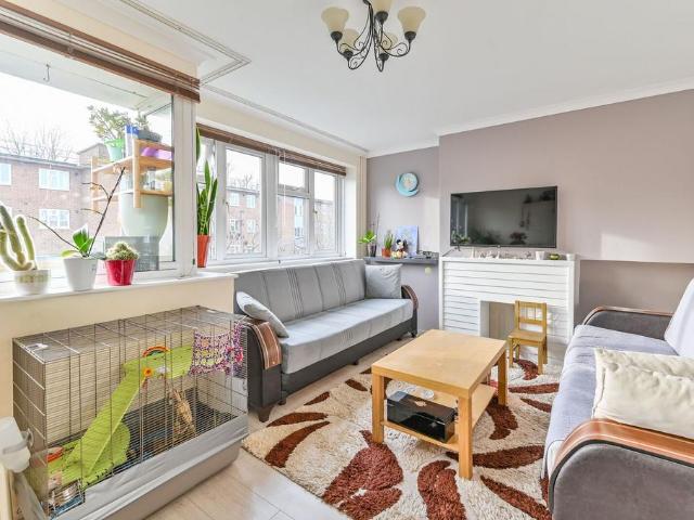 3 bedroom maisonette for sale
