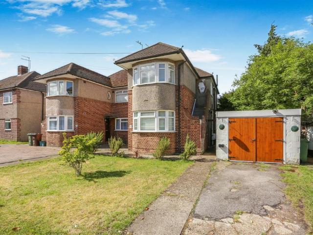 3 bedroom maisonette for sale