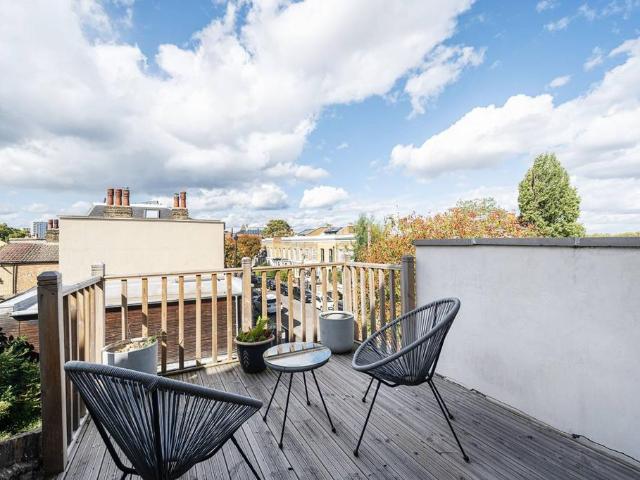 3 bedroom maisonette for sale