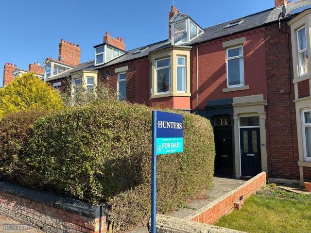 3 bedroom maisonette for sale