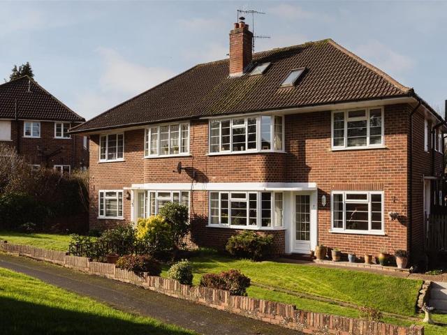3 bedroom maisonette for sale