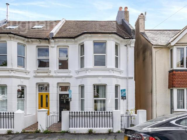 4 bedroom maisonette for sale
