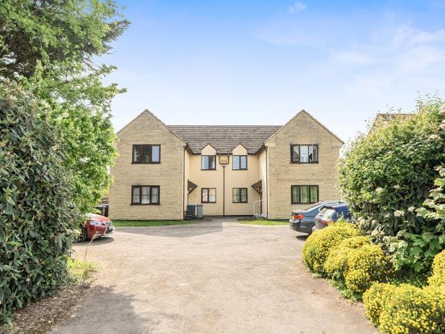 3 bedroom maisonette for sale