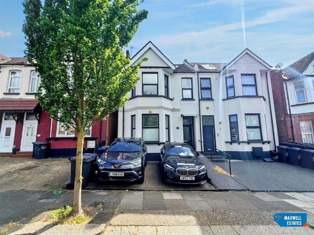 3 bedroom maisonette for sale