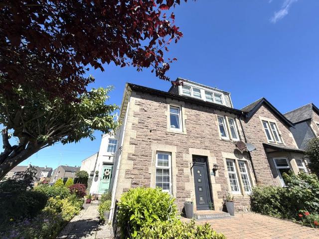 3 bedroom maisonette for sale