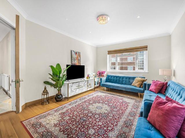 3 bedroom maisonette for sale