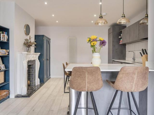 3 bedroom maisonette for sale