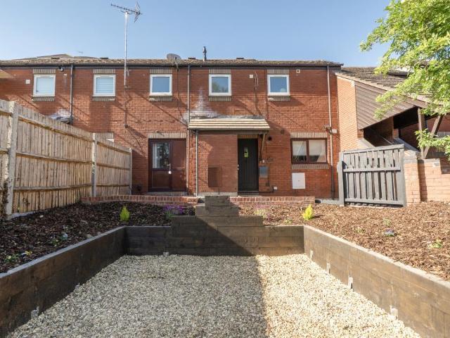 3 bedroom maisonette for sale