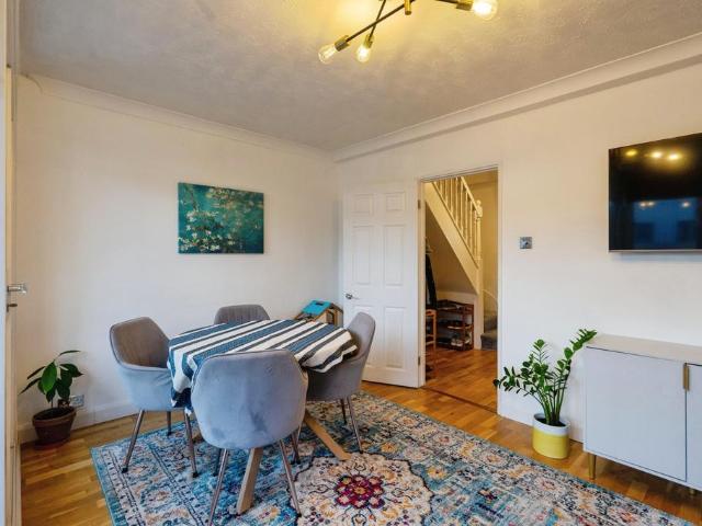 3 bedroom maisonette for sale