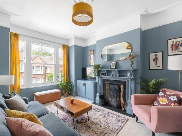 3 bedroom maisonette for sale