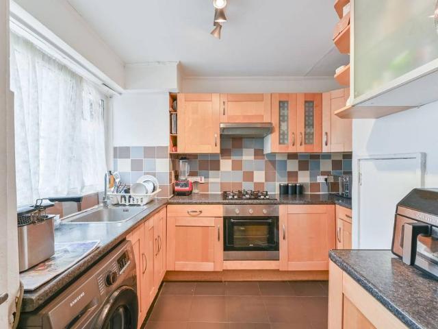 3 bedroom maisonette for sale