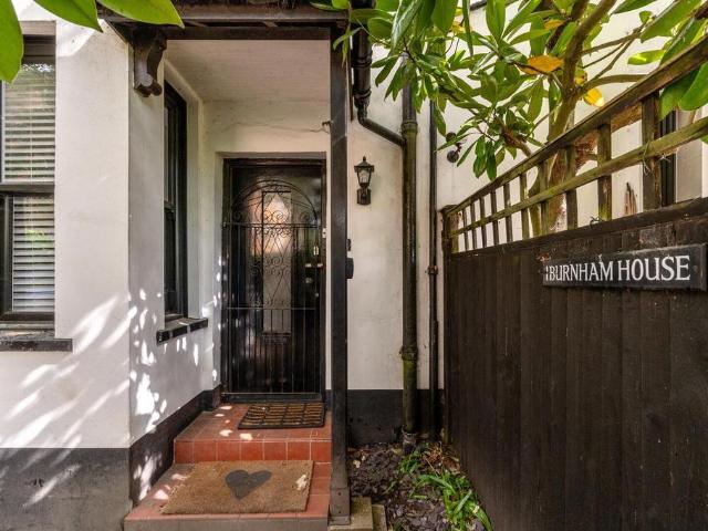 3 bedroom maisonette for sale
