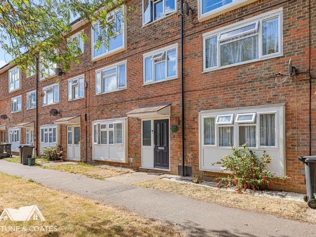 3 bedroom maisonette for sale