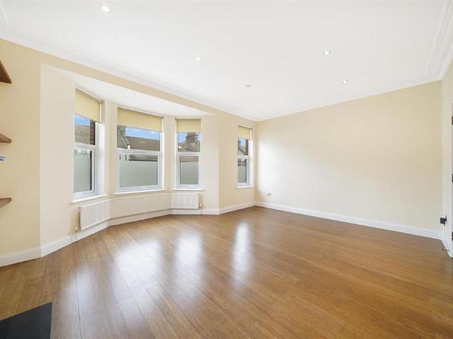 3 bedroom maisonette for sale