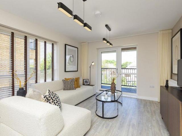 3 bedroom maisonette for sale