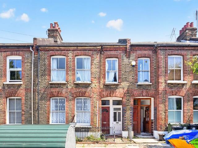 3 bedroom maisonette for sale