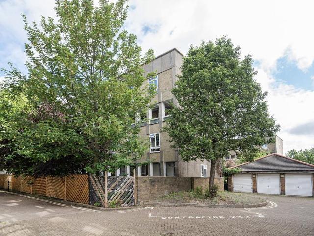 3 bedroom maisonette for sale