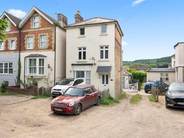3 bedroom maisonette for sale