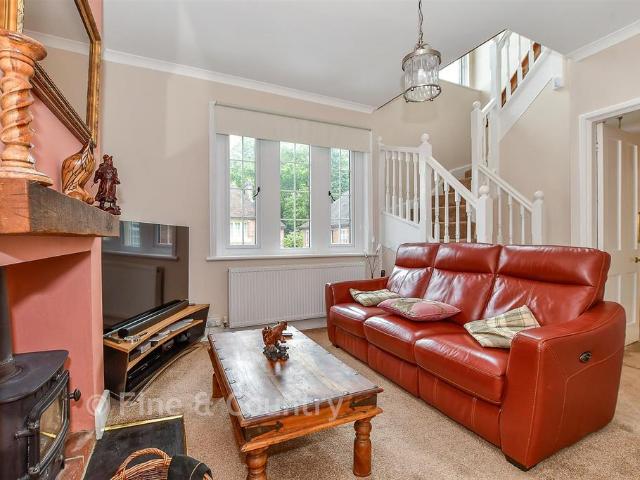 3 bedroom maisonette for sale