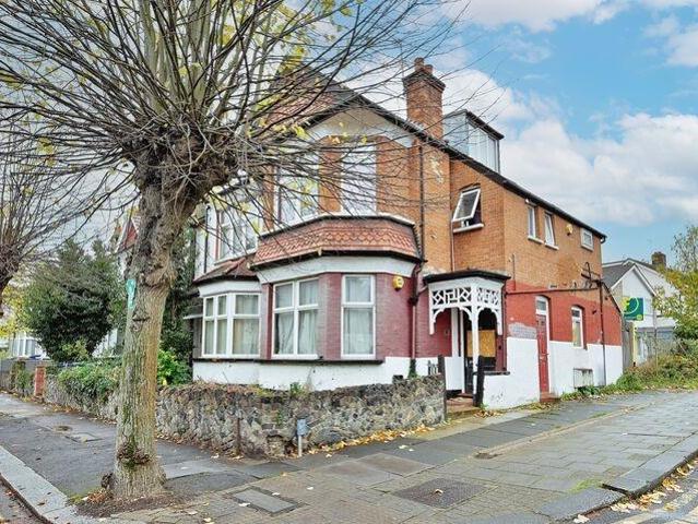 3 bedroom maisonette for sale
