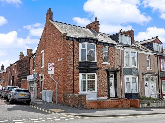 3 bedroom maisonette for sale