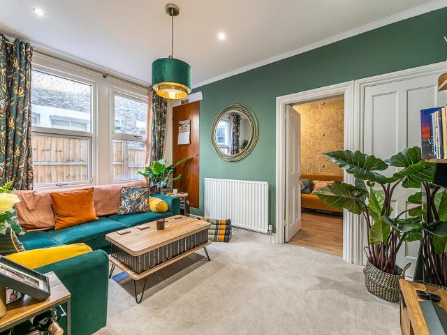 3 bedroom maisonette for sale