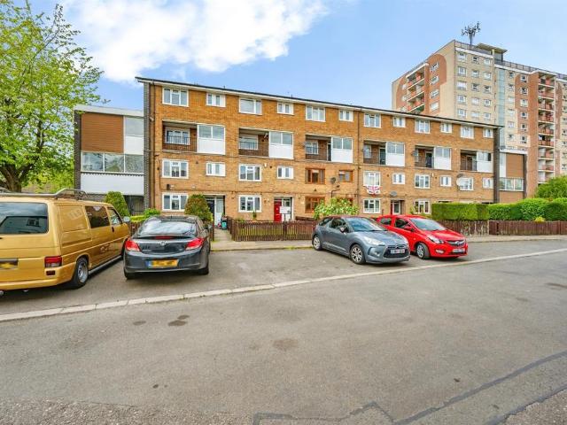 3 bedroom maisonette for sale