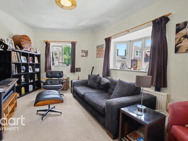 3 bedroom maisonette for sale