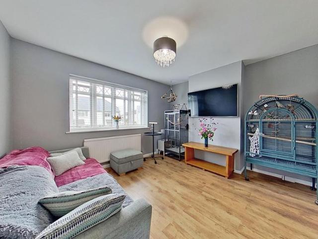 3 bedroom maisonette for sale