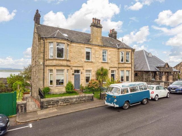 3 bedroom maisonette for sale