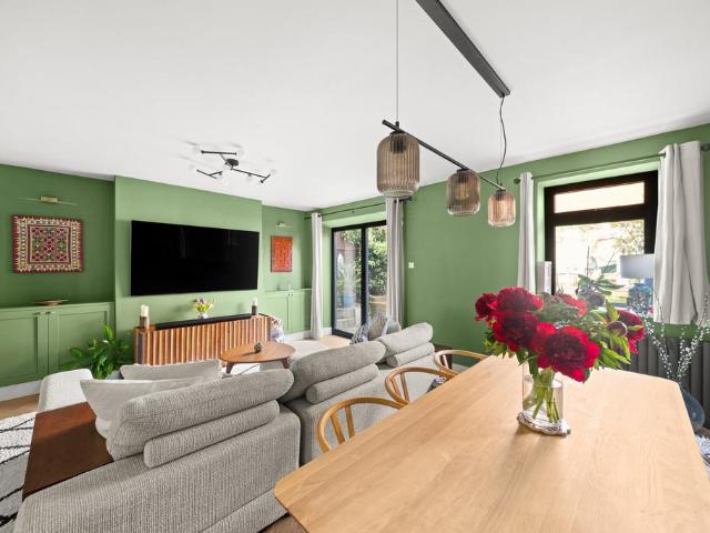 3 bedroom maisonette for sale