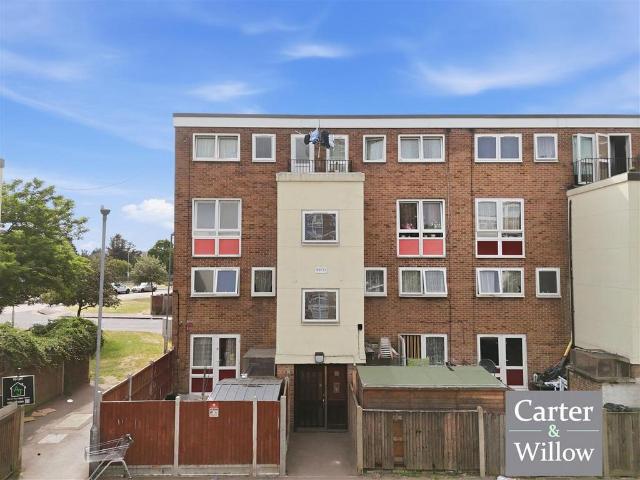 3 bedroom maisonette for sale