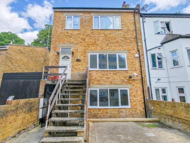 3 bedroom maisonette for sale