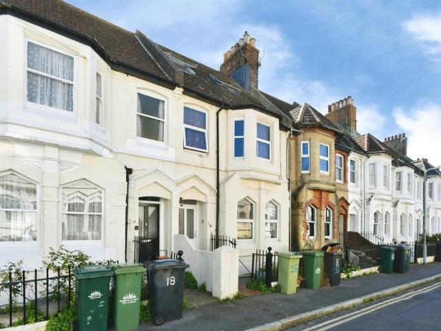 3 bedroom maisonette for sale