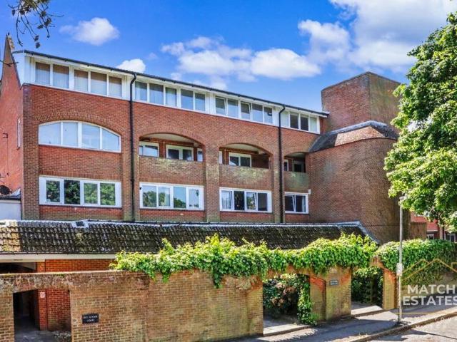 3 bedroom maisonette for sale