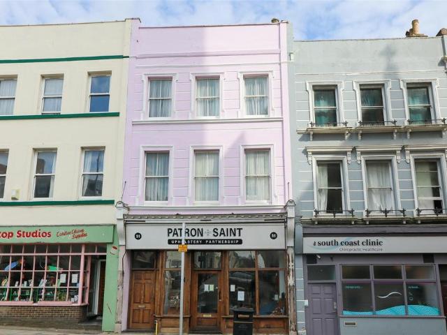 3 bedroom maisonette for sale