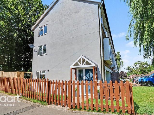 3 bedroom maisonette for sale