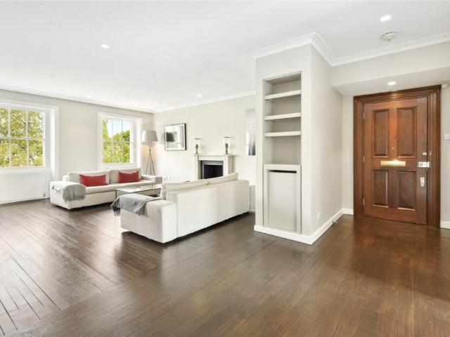3 bedroom maisonette for sale