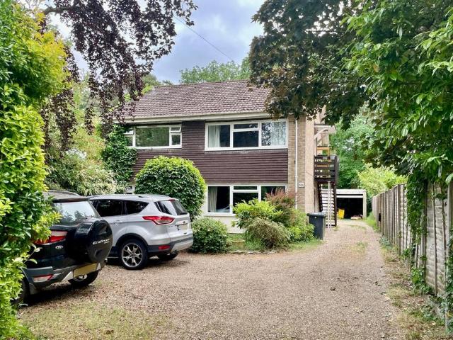 3 bedroom maisonette for sale