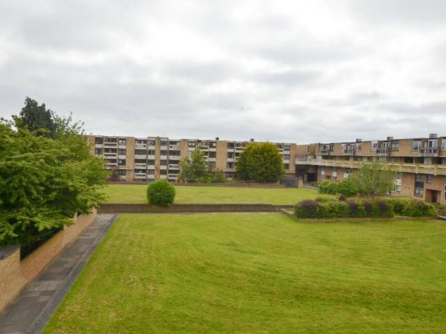 3 bedroom maisonette for sale