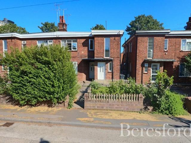 3 bedroom maisonette for sale
