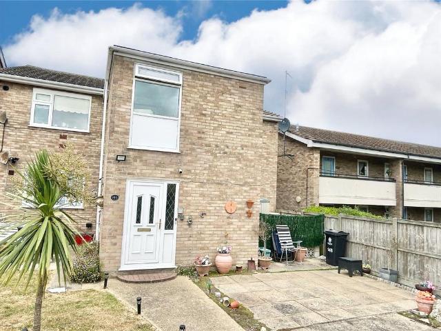 3 bedroom maisonette for sale