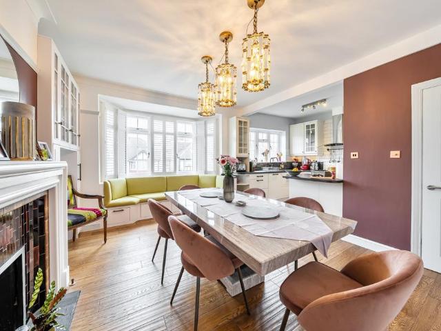 3 bedroom maisonette for sale
