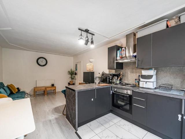 3 bedroom maisonette for sale