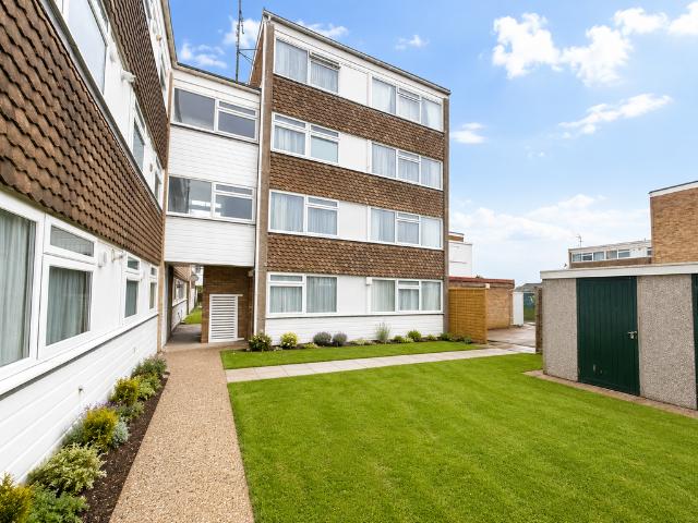 3 bedroom maisonette for sale