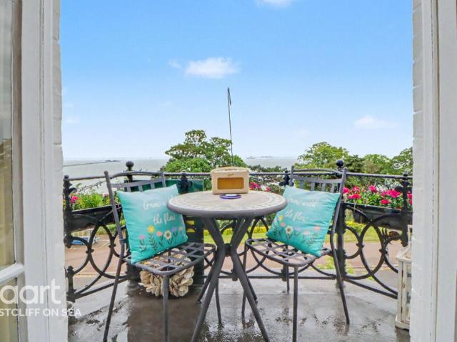3 bedroom maisonette for sale