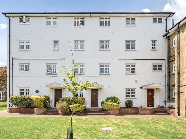 3 bedroom maisonette for sale