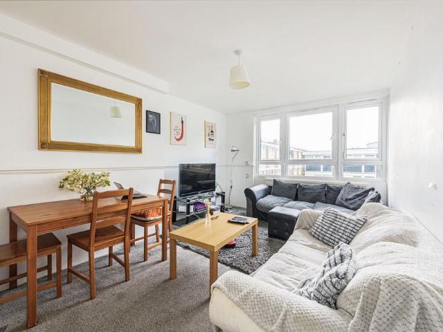 3 bedroom maisonette for sale