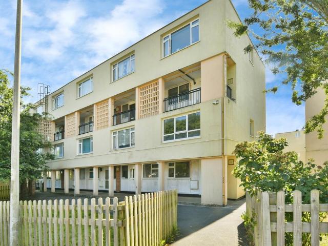 3 bedroom maisonette for sale