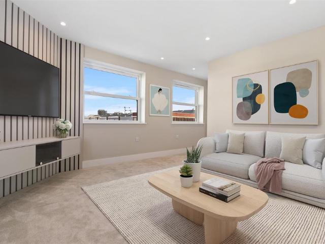 3 bedroom maisonette for sale